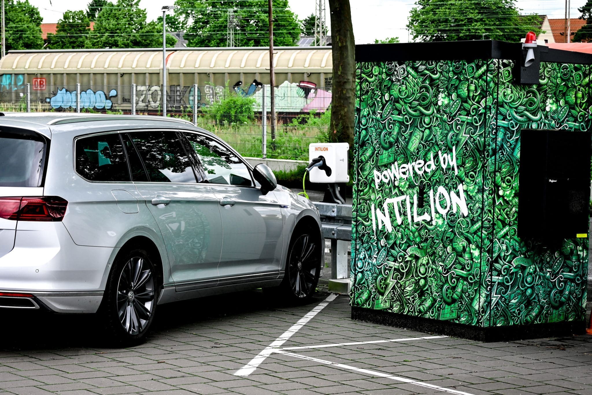 INTILION GmbH - Stationäre und mobile Energiespeicher